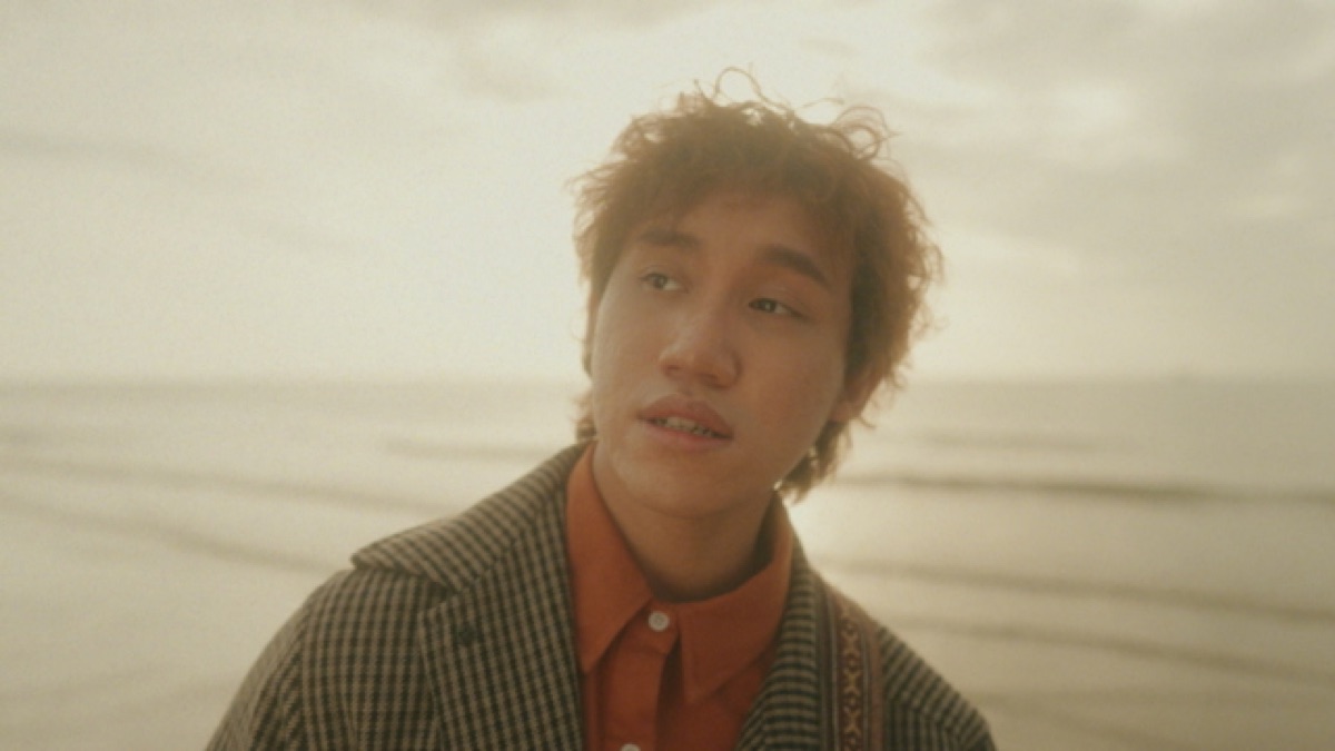 ‎แค่ได้คิดถึง (ซนซน 40 ปี GMM GRAMMY) - Music Video by The White Hair ...