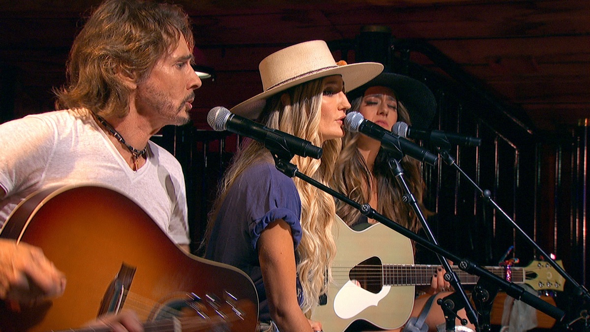 ‎Video musical de “Don't Talk To Stangers (Live at The Song)” de The ...