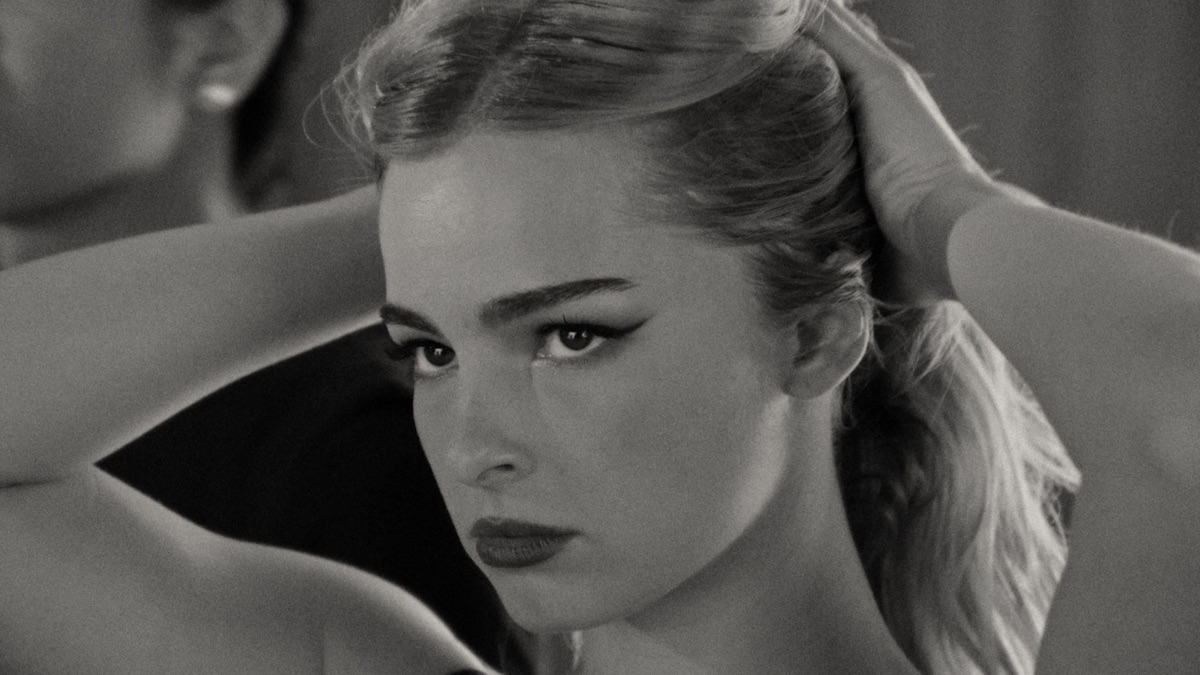 ‎Times Like These - Music Video by Addison Rae - Apple Music