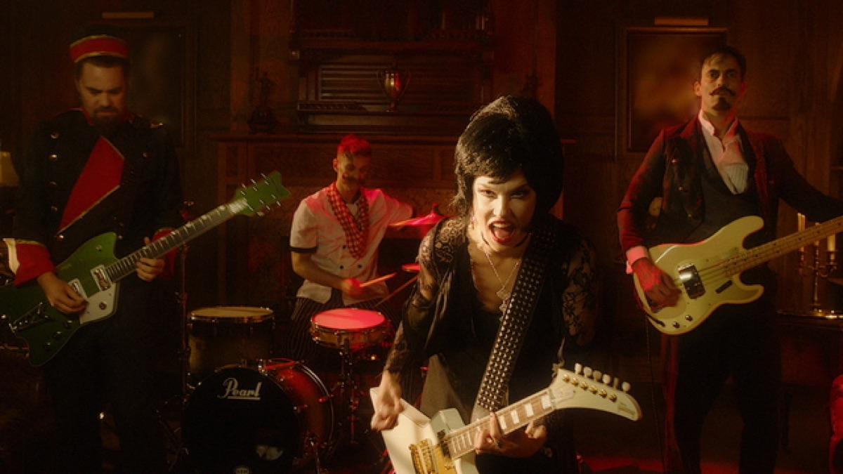 ‎Do Not Disturb - Music Video by Halestorm - Apple Music