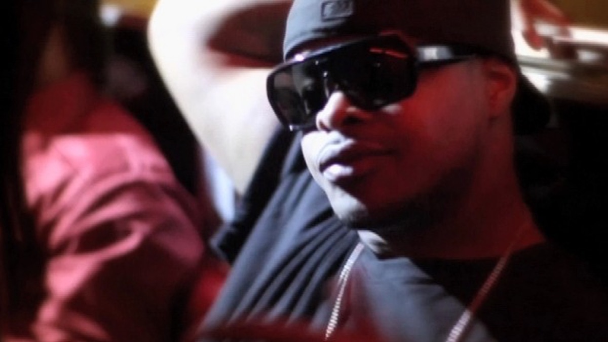 ‎Naked (Boom Boom Room) [feat. Tech N9ne] - Music Video by Kutt Calhoun - Apple Music