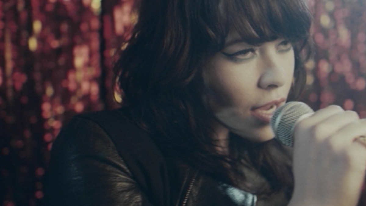 ‎Видеоклип «Miss Misery» — Alex Hepburn — Apple Music