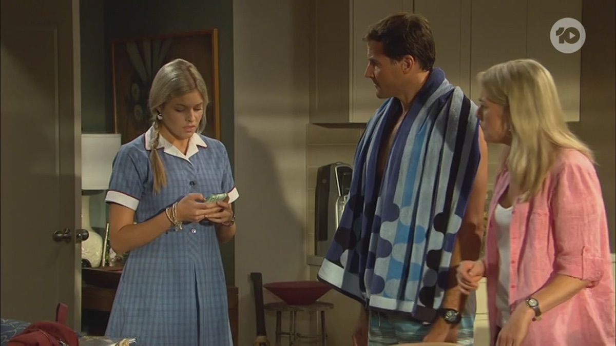 Neighbours - 26 Apr 2013 - Apple TV (AU)