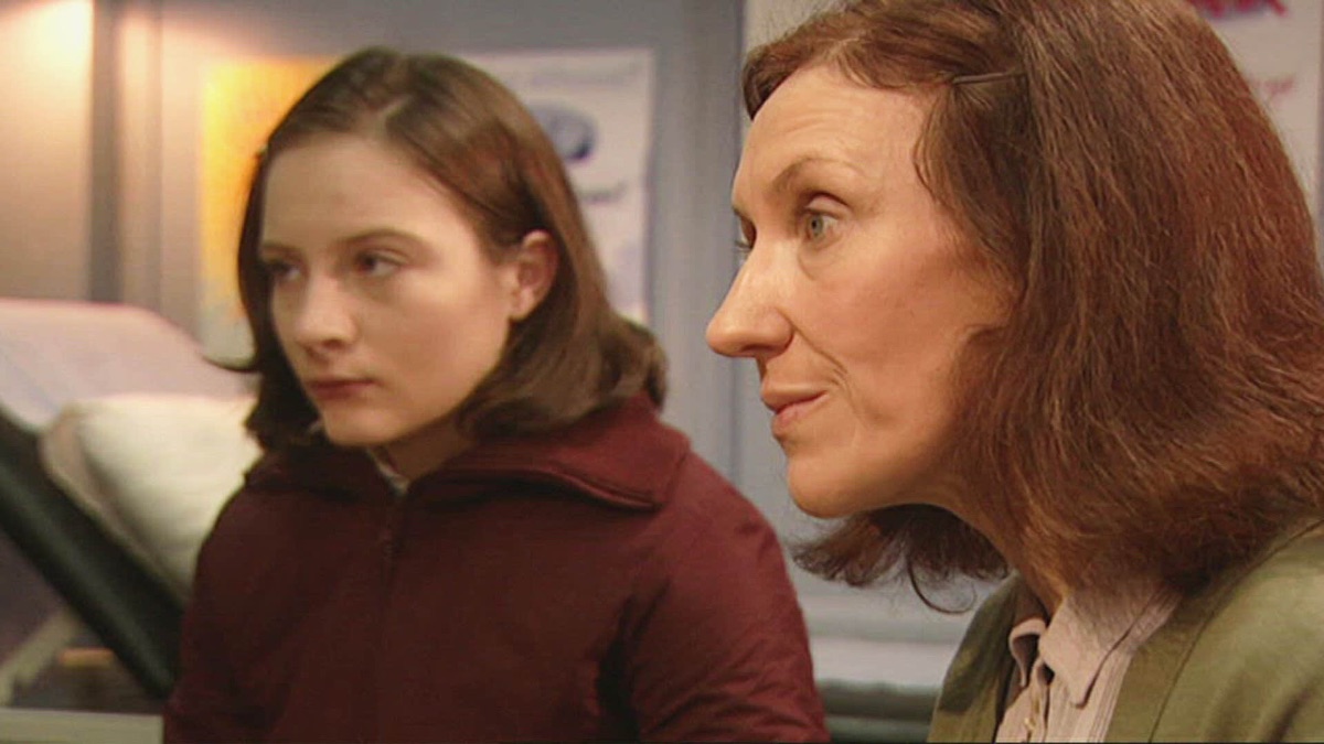 Truth or Dare - Doctors (Series 5, Episode 4) - Apple TV (UK)