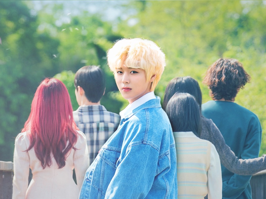 Blue Spring From A Distance - Apple TV (FR)