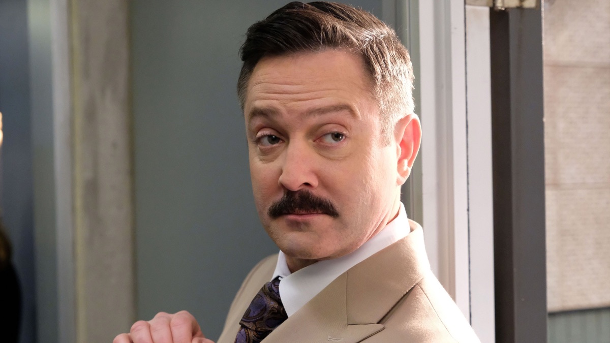 ‎Leo Getz Hitched - Lethal Weapon (Series 2, Episode 19) - Apple TV (CR)