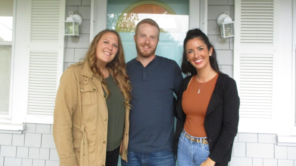 Nearlyweds on the North Shore – House Hunters (Season 211, Episode 2 ...