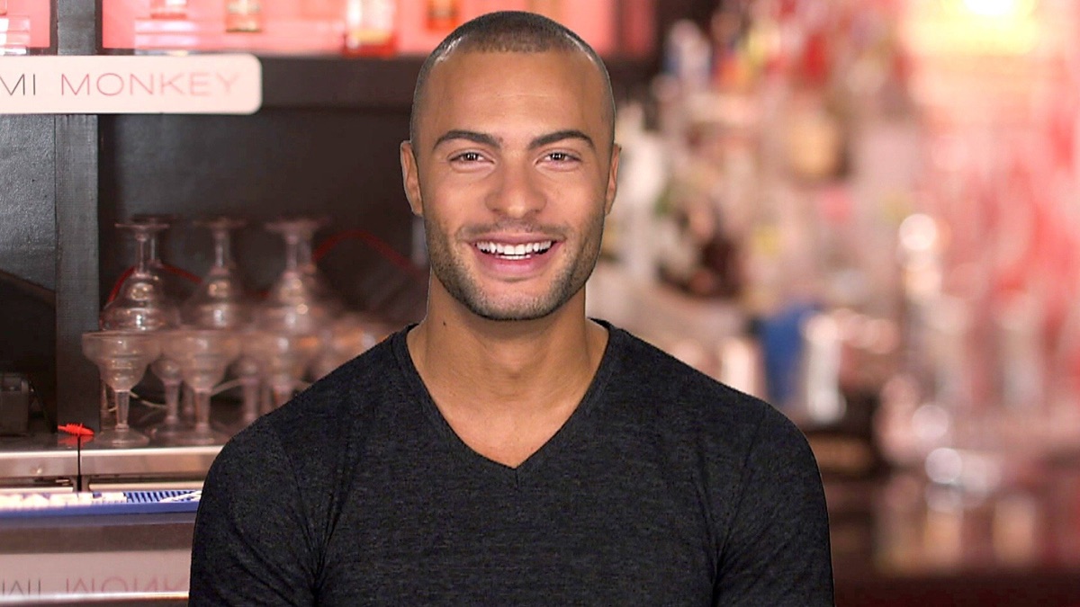 Whine Bar - Big Ang: Miami Monkey (Series 1, Episode 9) - Apple TV (UK)