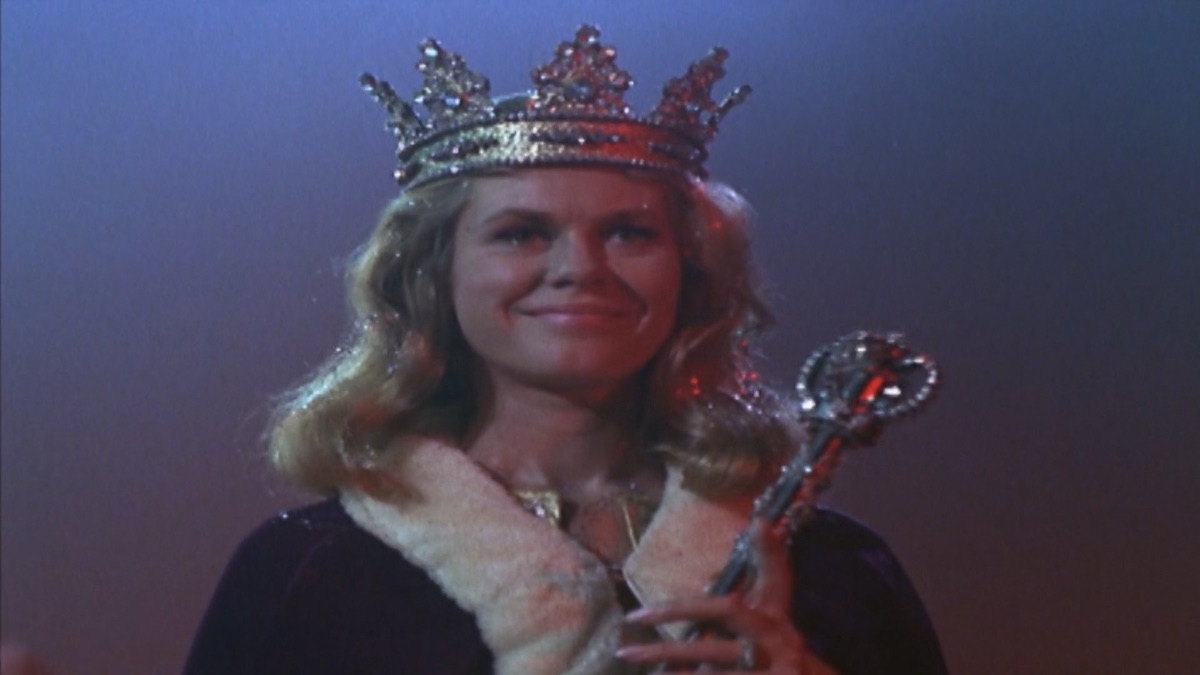 ‎Long Live the Queen - Bewitched (Series 4, Episode 1) - Apple TV (AR)