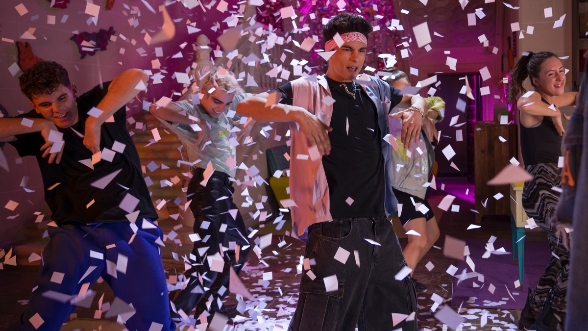 Ayla Screws It Up - Ayla & The Mirrors (Season 1, Episode 9) - Apple TV