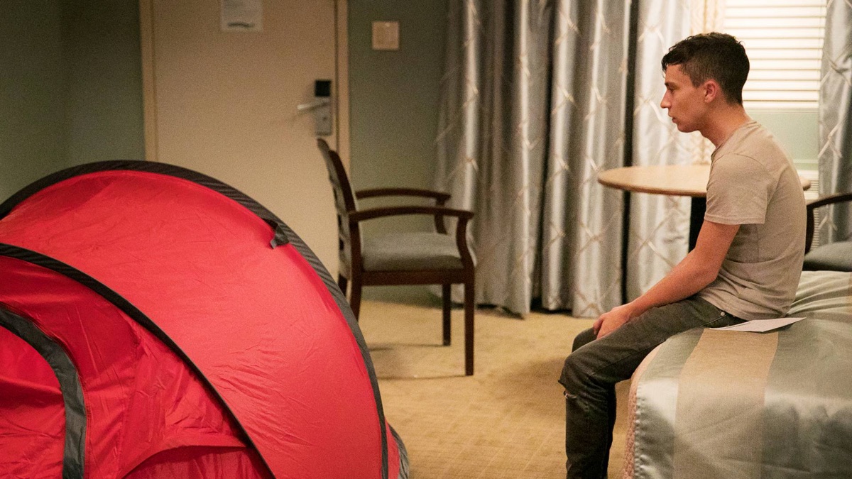 ‎Красная палатка — Комната 104 (сезон 1, серия 10) — Apple TV (RU)