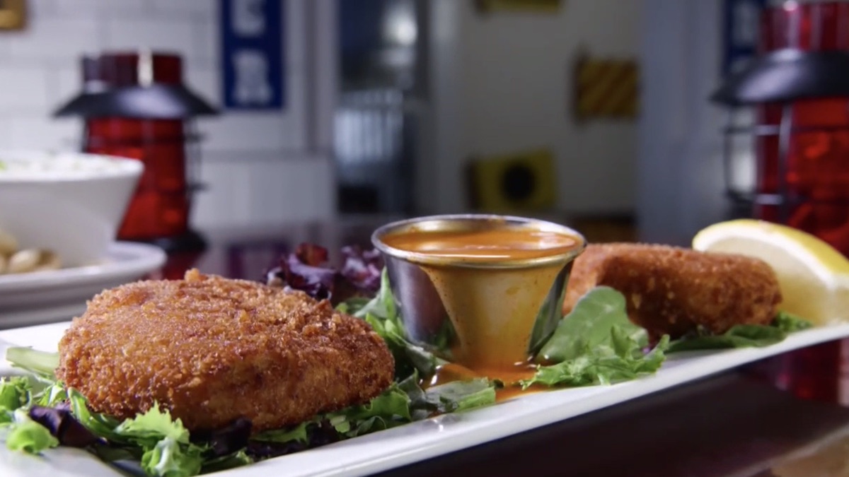 Handheld - Man's Greatest Food (Season 4, Episode 9) - Apple TV