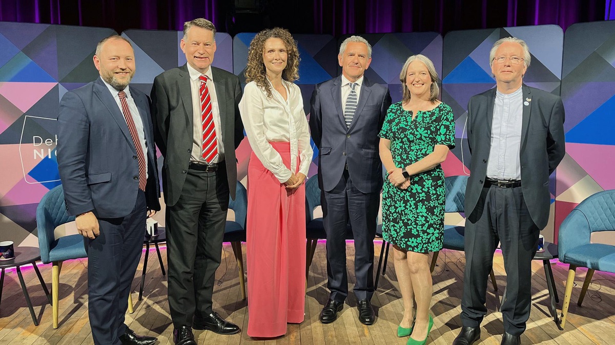 26/06/2024 - Debate Night (Series 6, Episode 11) - Apple TV (UK)