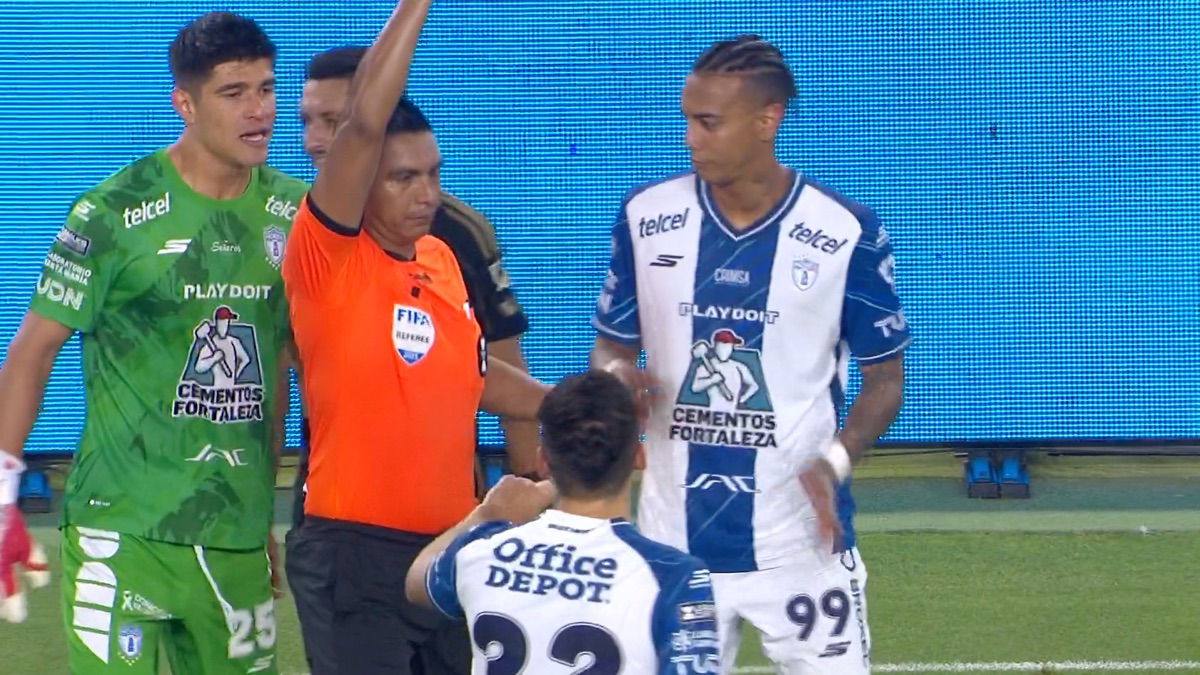 ‏VAR: Red Card J. Cádiz vs. LAFC, 83' - Apple TV