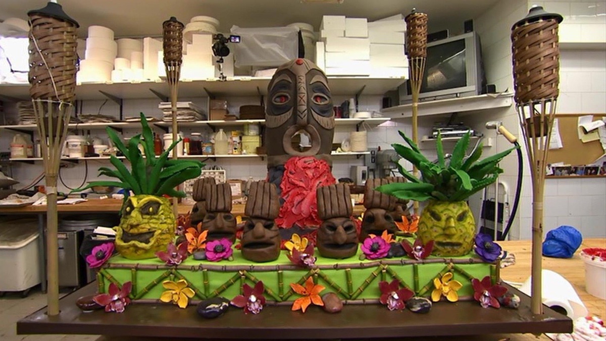 Blindfold, Bikini, Fire - Cake Boss (Season 1, Episode 11) - Apple TV