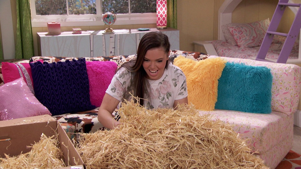 Toilets and Tiaras - Bunk'd (Season 3, Episode 12) - Apple TV