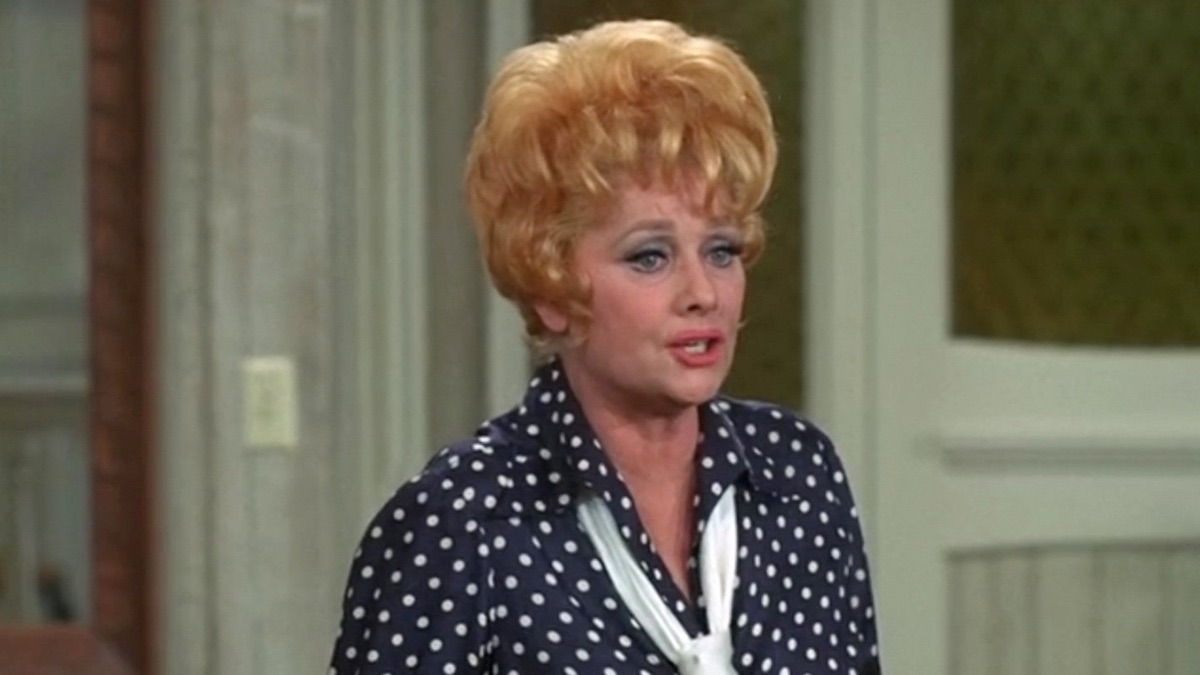 Lucy and Aladdin's Lamp - Here's Lucy (Season 3, Episode 21) - Apple TV