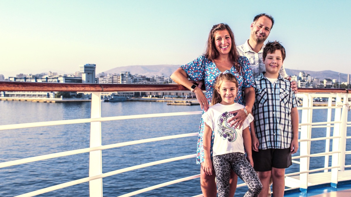 The Cruise: Fun-Loving Brits at Sea - Apple TV (UK)