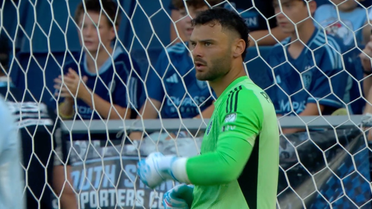 ‎Save: J. Pulskamp vs. CLT, 10' - Watch MLS Highlights