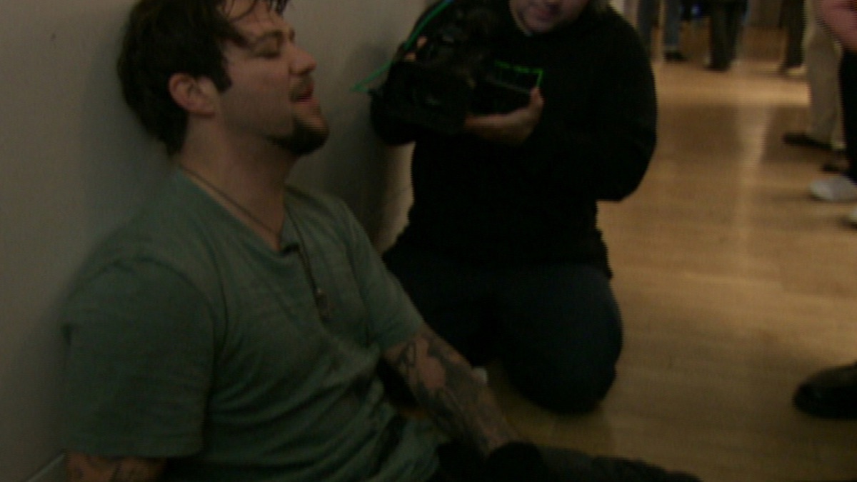 Poo Cocktail - Jackass (Season 1, Episode 1) - Apple TV