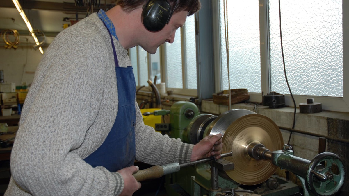 French Horns - Making Stuff (Season 1, Episode 22) - Apple TV