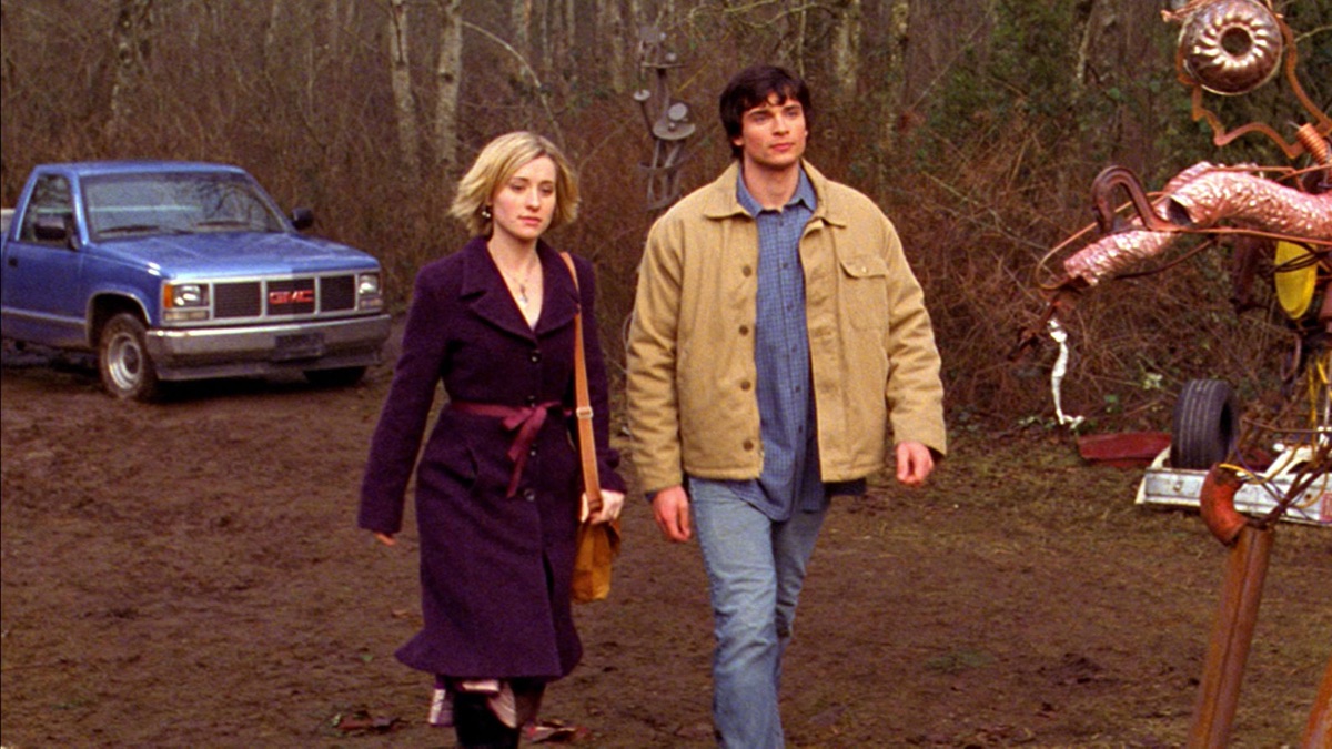 Hug - Smallville (Series 1, Episode 11) - Apple TV (BG)