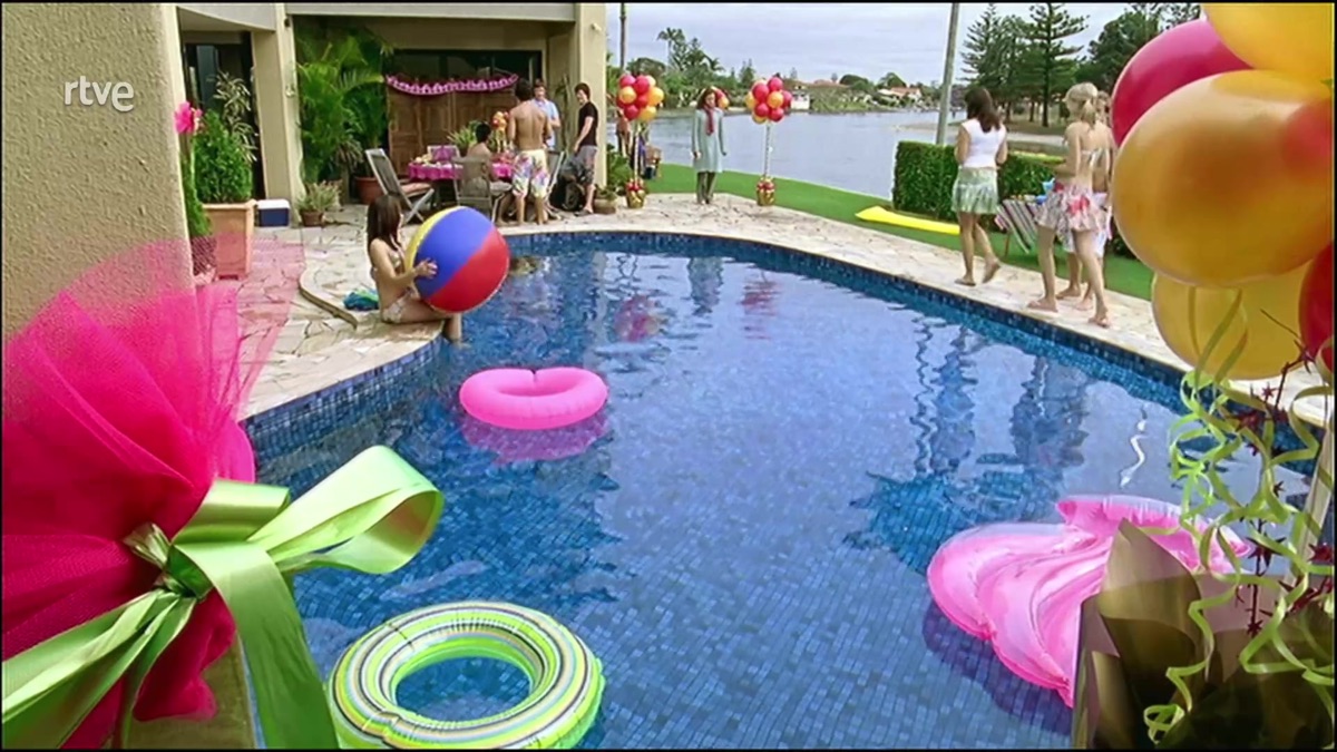 Pool party - H2O en inglés - Apple TV (ES)