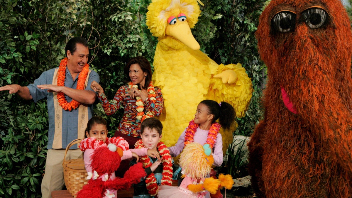 ‎Maria and Luis' Wedding Anniversary – Sesame Street (Season 37 ...