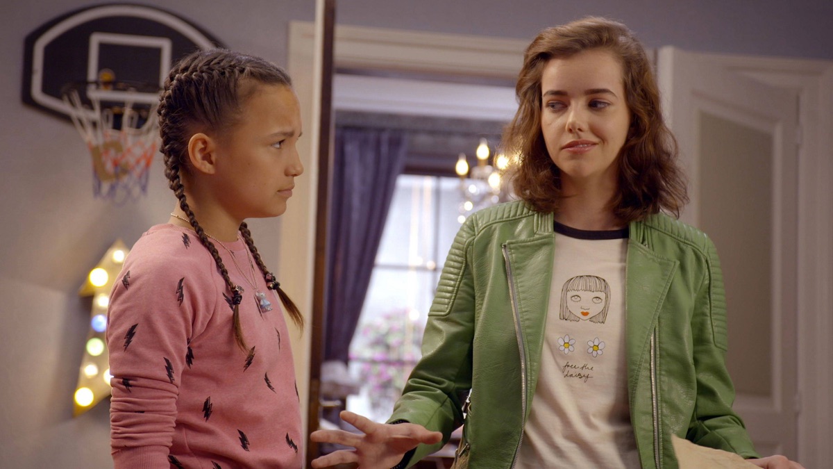 The New Hunter - Hunter Street (Series 1, Episode 1) - Apple TV (BG)