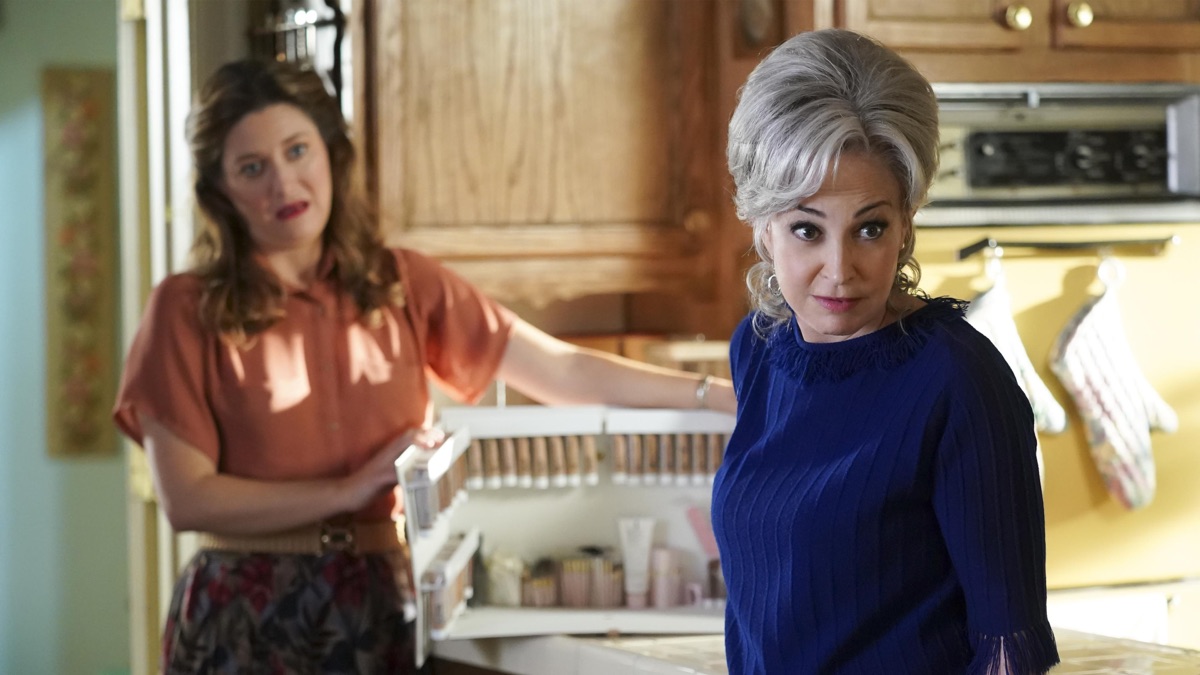 ‎A Pink Cadillac and a Glorious Tribal Dance - Young Sheldon (Series 5 ...