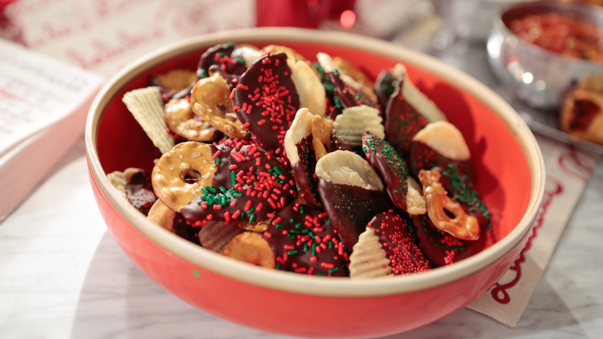 ‎Christmas Sing-Along – Giada's Holiday Handbook (Season 2, Episode 5 ...