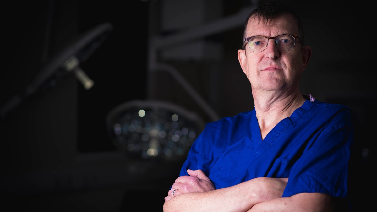 ‎Episode 5 - Surgeons: At the Edge of Life (Series 2, Episode 5 ...
