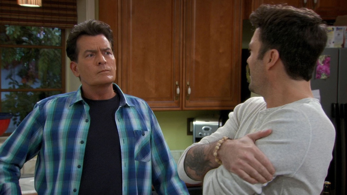 ‎Charlie Gets Between Sean & Jordan - Anger Management (Series 2 ...