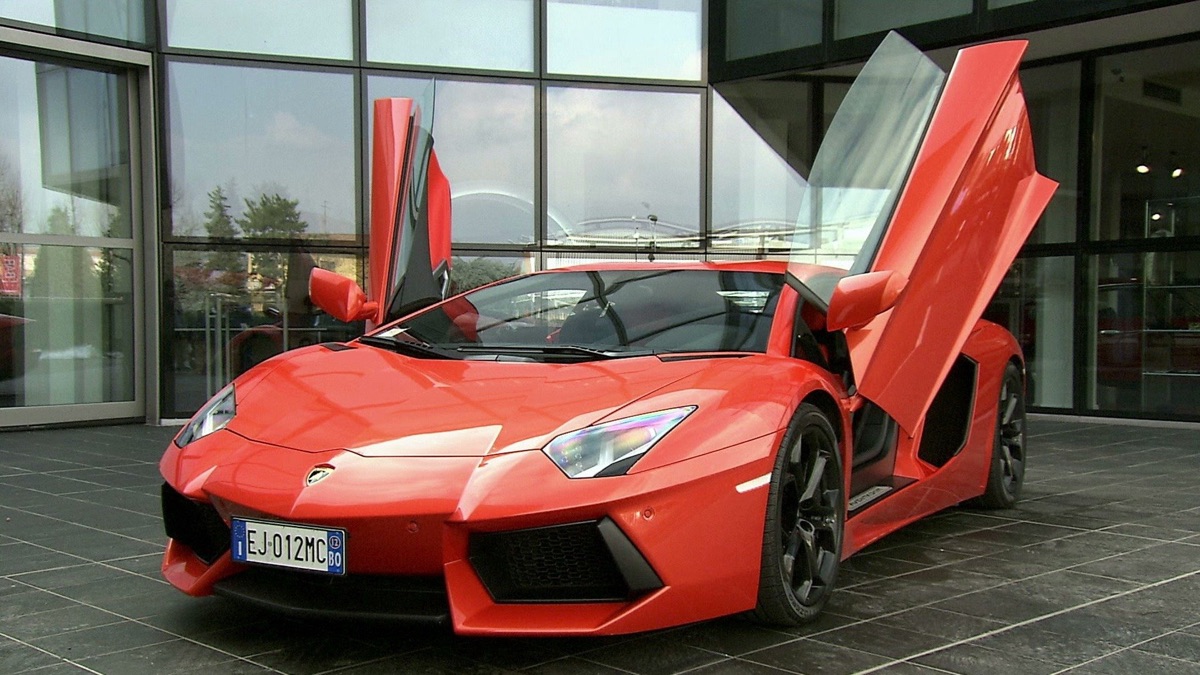 Lamborghini Aventador - How It's Made: Dream Cars (Season 1, Episode 8 ...