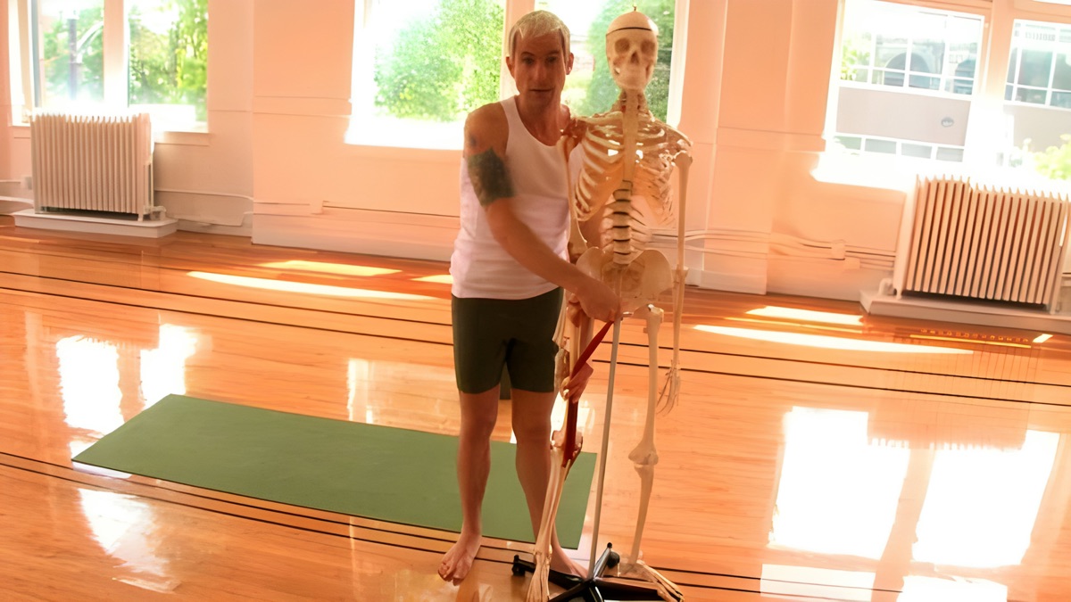 Smart Yoga Tip: Pelvic Decompression - Apple TV