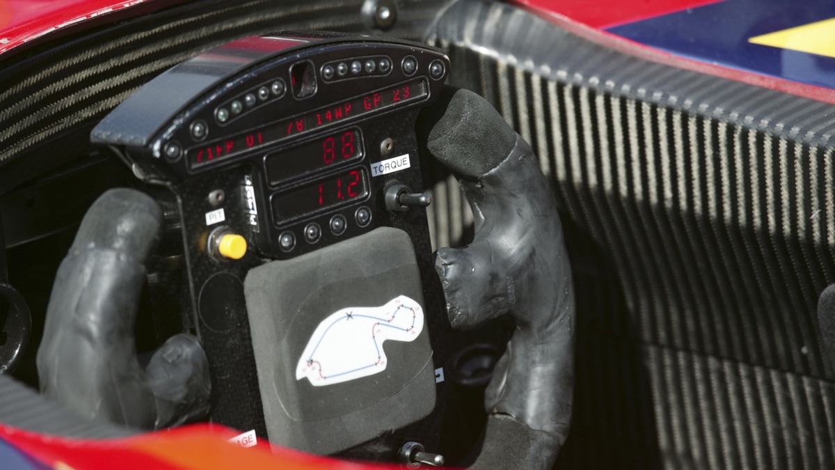 ‎Indy Steering Wheels - How It's Made (Series 22, Episode 3) - Apple TV ...