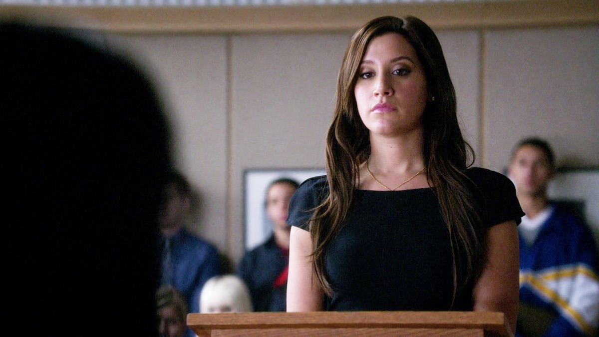 Before I Was Caught - Hellcats (Season 1, Episode 19) - Apple TV