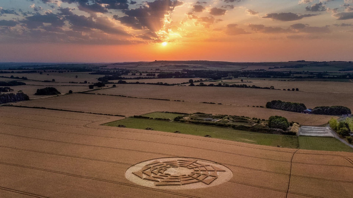 ‎The Crop Circle Code - Ancient Aliens (Series 19, Episode 2) - Apple ...
