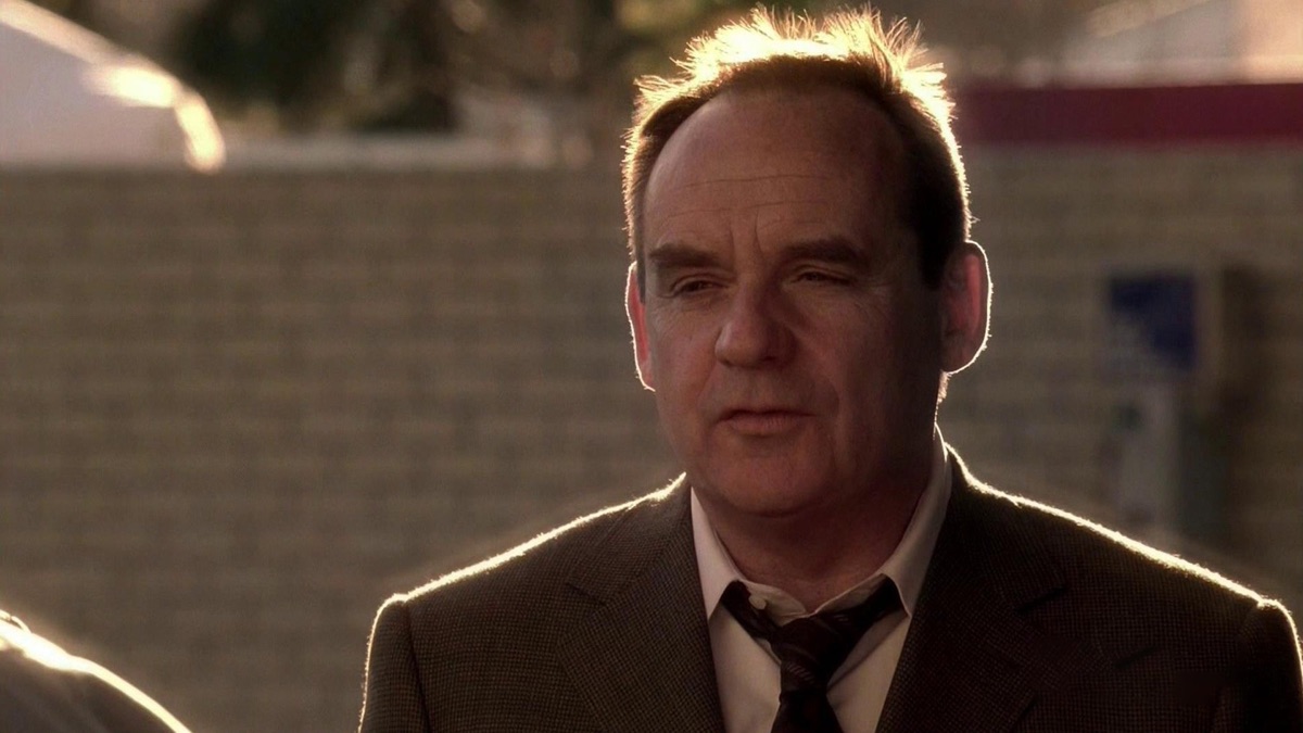 ‎Chasing The Bus – CSI: Vegas (Season 2, Episode 18) - Apple TV (CA)