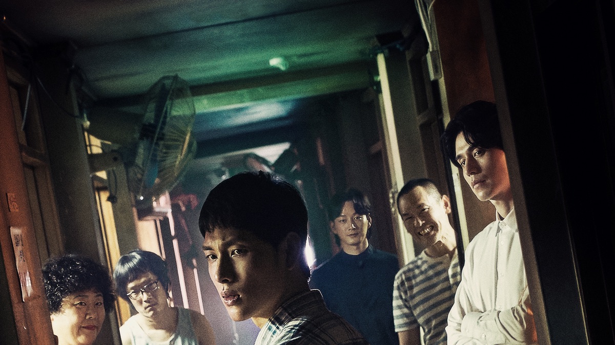 ‎STRANGERS FROM HELL - Apple TV