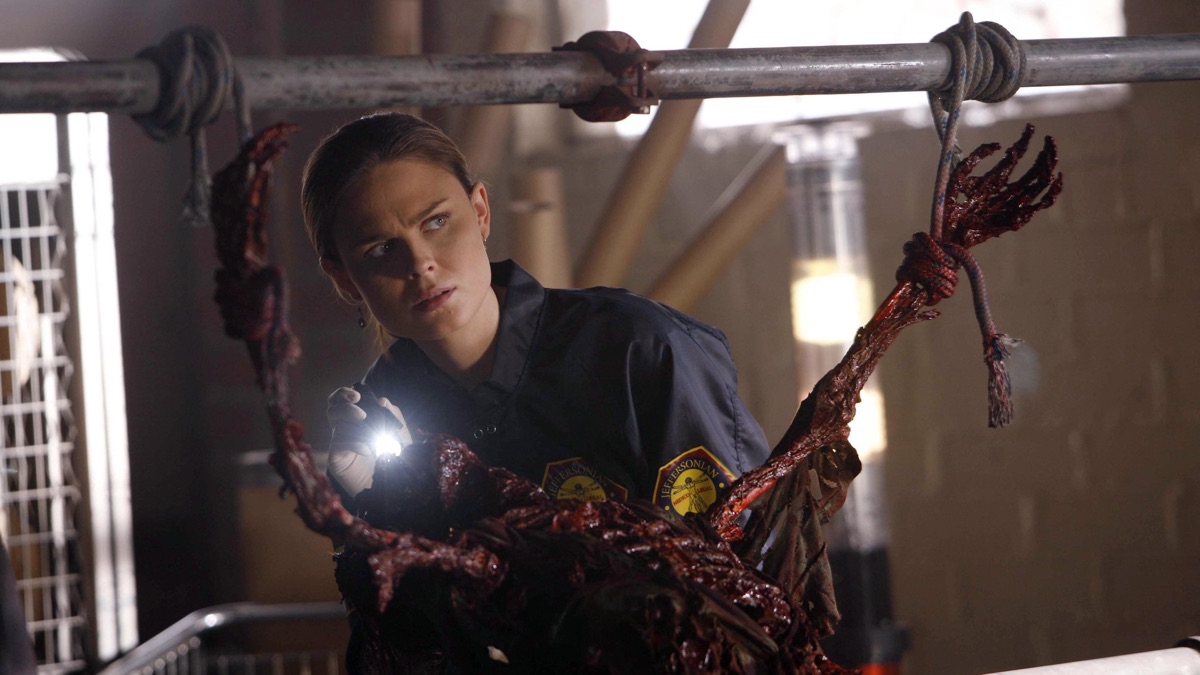 ‎Two Bodies in the Lab - Bones (Series 1, Episode 15) - Apple TV (الإمارات)