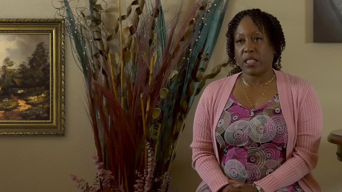 Con Artists Unveiled - Apple TV