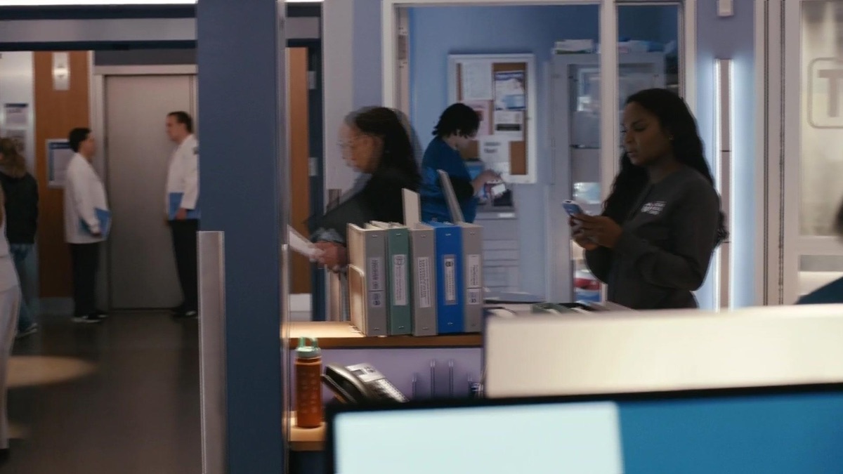 Mirarte en el espejo - Chicago Med (temporada 10, episodio 13) - Apple ...