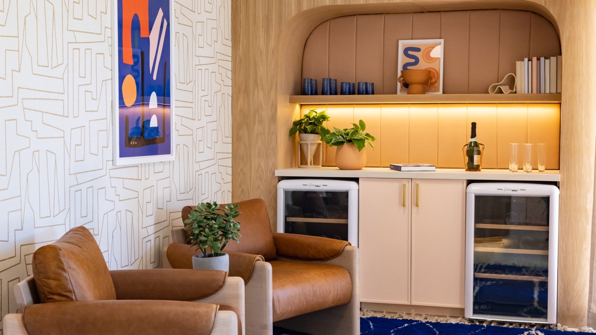 Lobbying for a Win - 100 Day Hotel Challenge (Season 1, Episode 2 ...