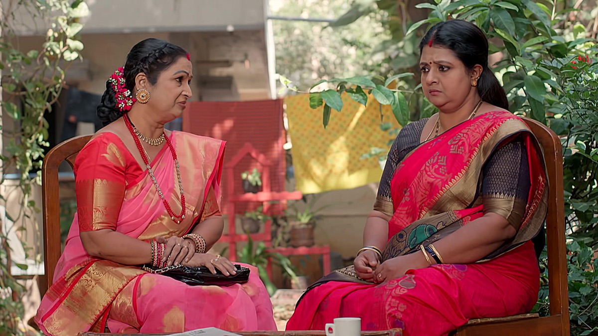 Kamakshi's Advice to Prabavathi - Gunde Ninda Gudi Gantalu (Season 1 ...