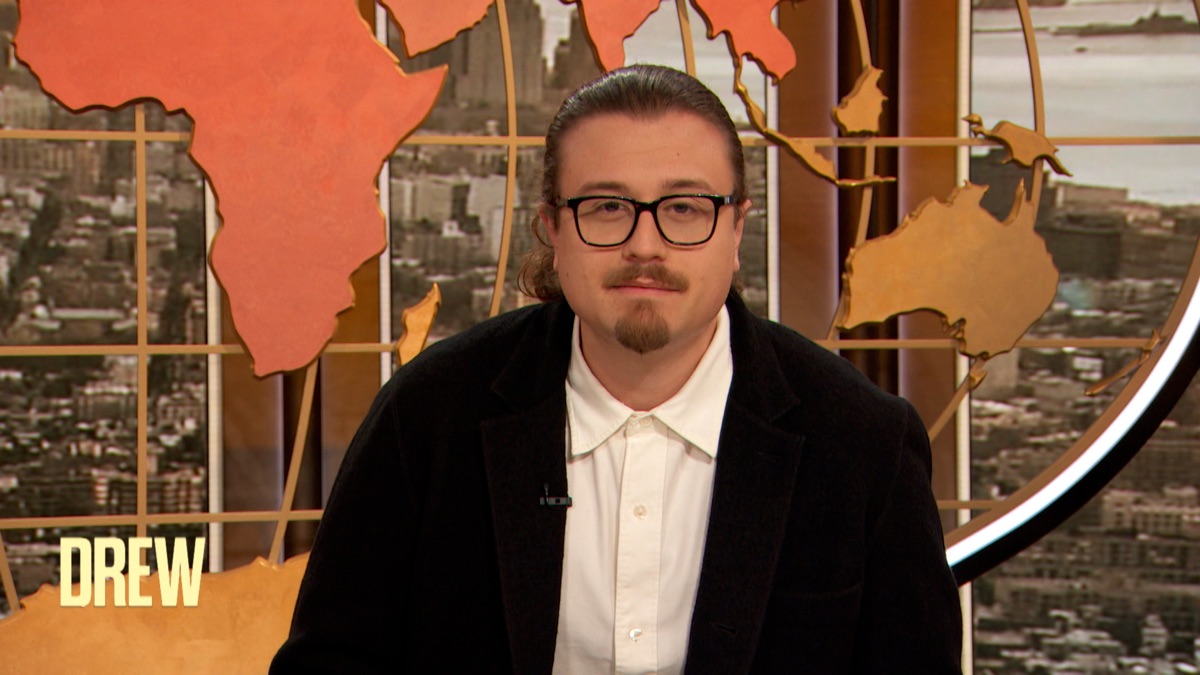 Drew's News with Joshua Weissman - The Drew Barrymore Show - Apple TV