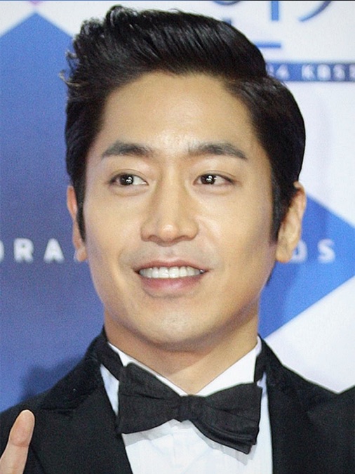 Shinhwa Eric Smoking