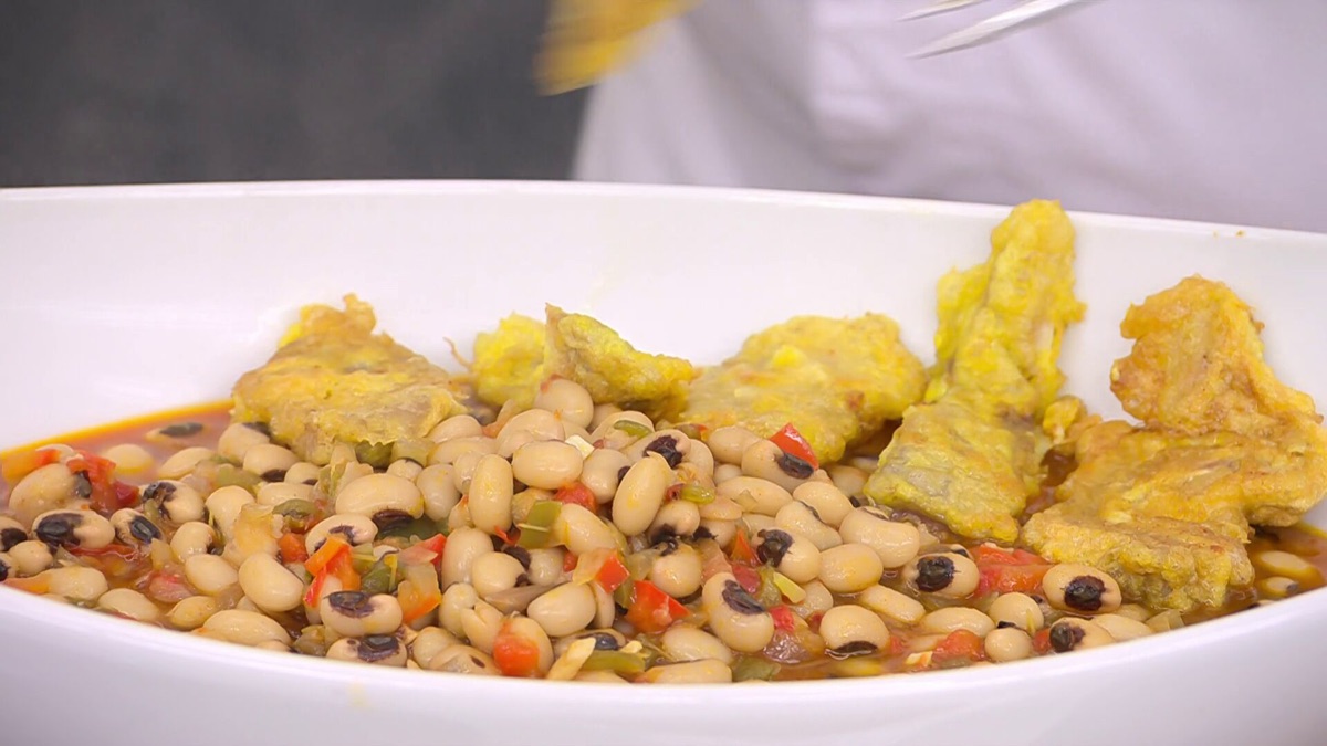 Alubias carillas con oreja frita y tarta de zanahoria y nueces - Karlos ...