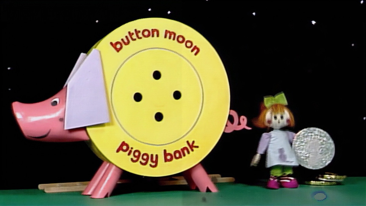 Granny Spoon and the Missing Apple Pie - Button Moon (Series 5, Episode ...