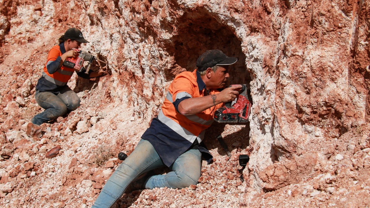 ‎Episode 18 - Outback Opal Hunters (Series 6, Episode 18) - Apple TV (ID)